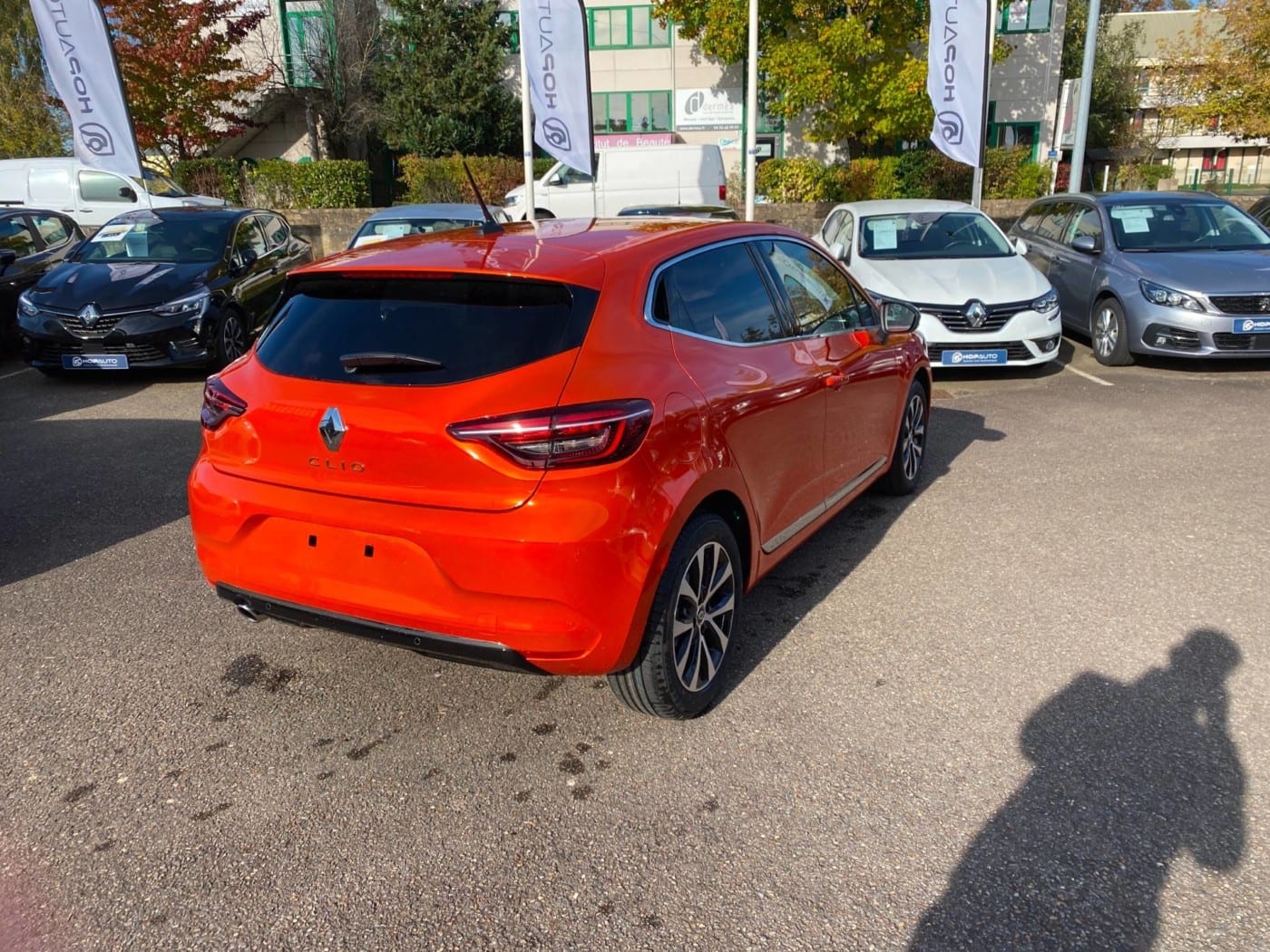 RENAULT CLIO V Essence Orange en stock - 18390€ - n°2200933