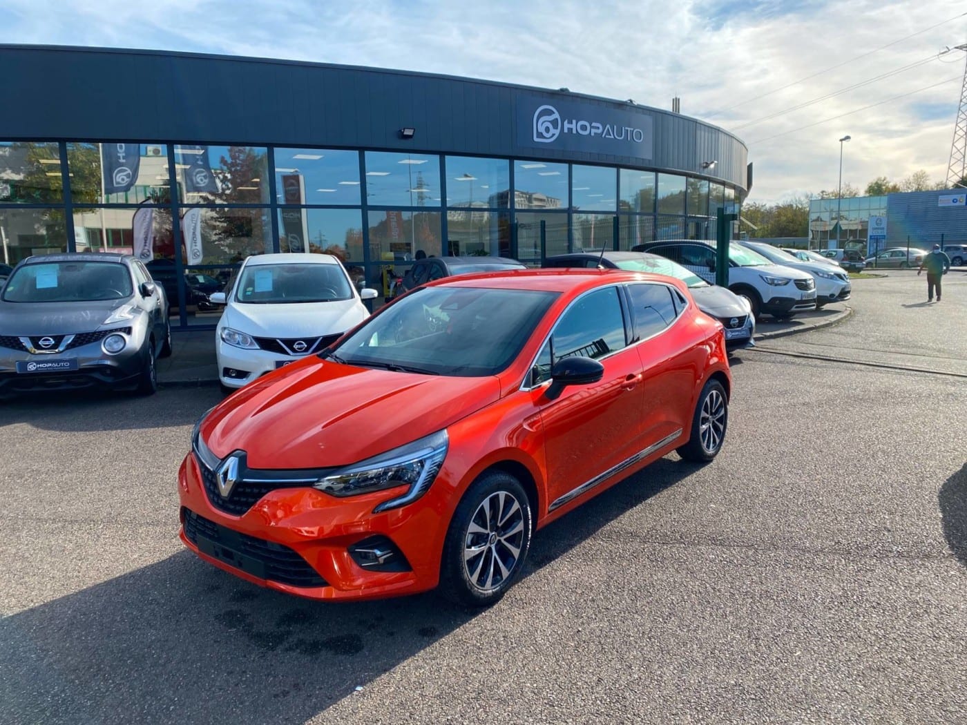 RENAULT CLIO V Essence Orange en stock - 18390€ - n°2200933